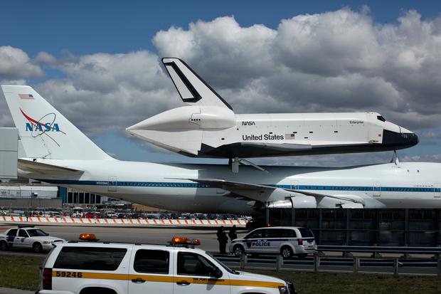 Space Shuttle Over New York Space Shuttle Lands Safely Despite Gouge